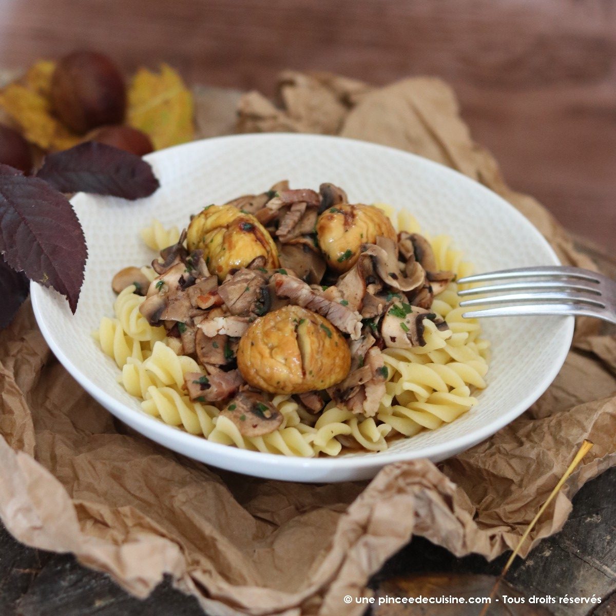 Pâtes Fusilli aux marrons champignons et lardons - Une pincée de cuisine